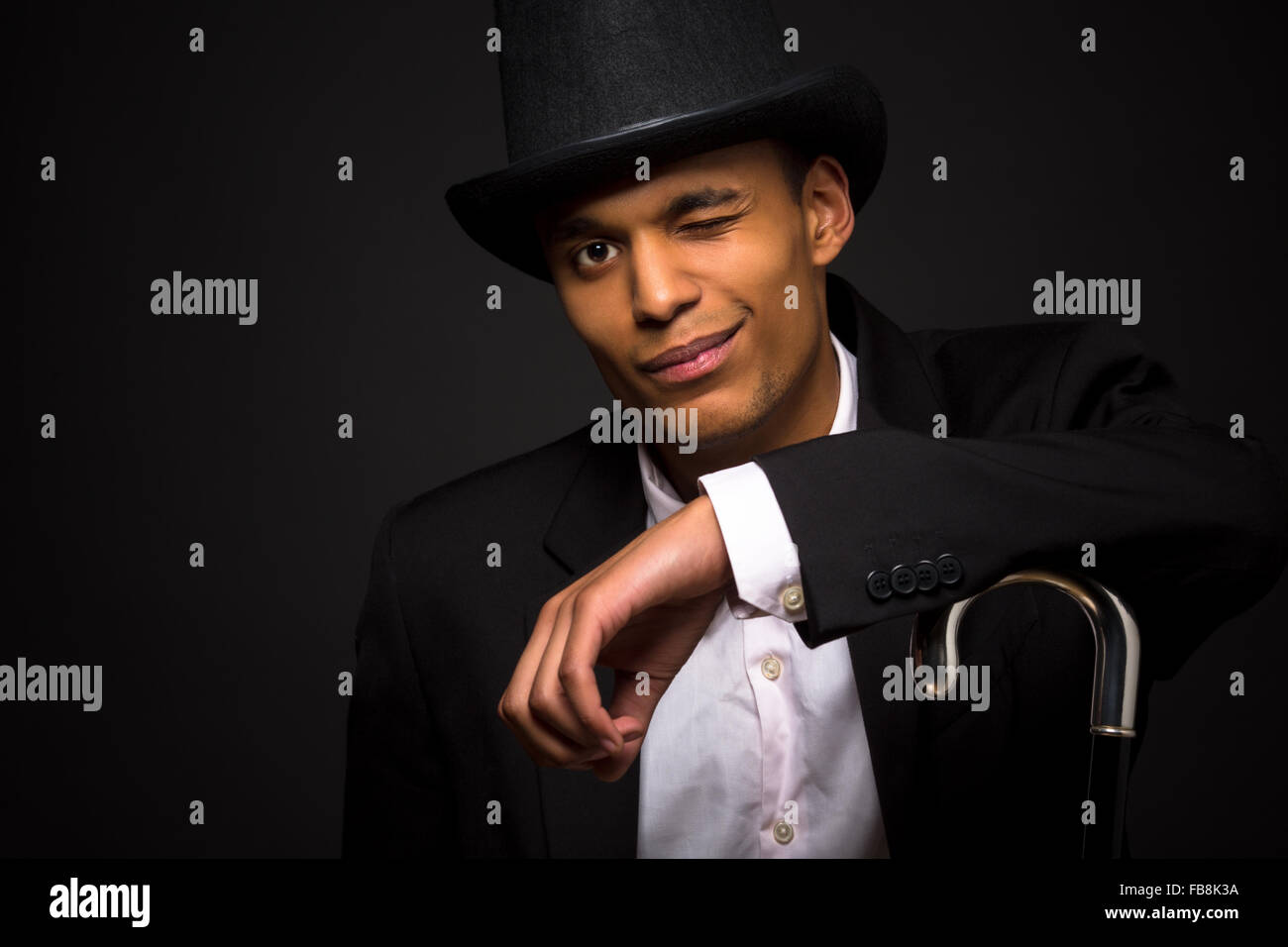 Magician man -Fotos und -Bildmaterial in hoher Auflösung – Alamy