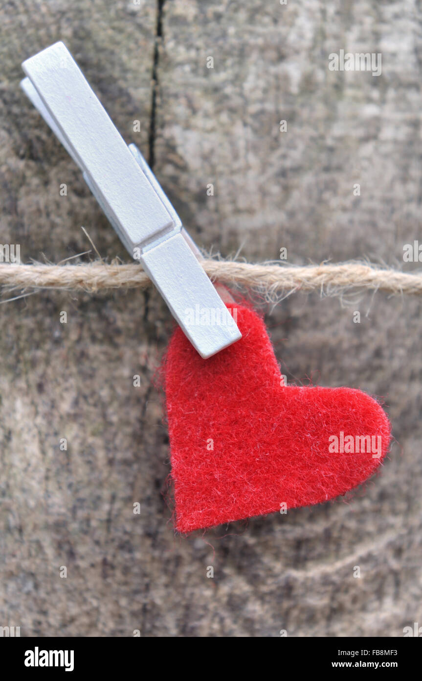 Kleines rotes herz -Fotos und -Bildmaterial in hoher Auflösung – Alamy