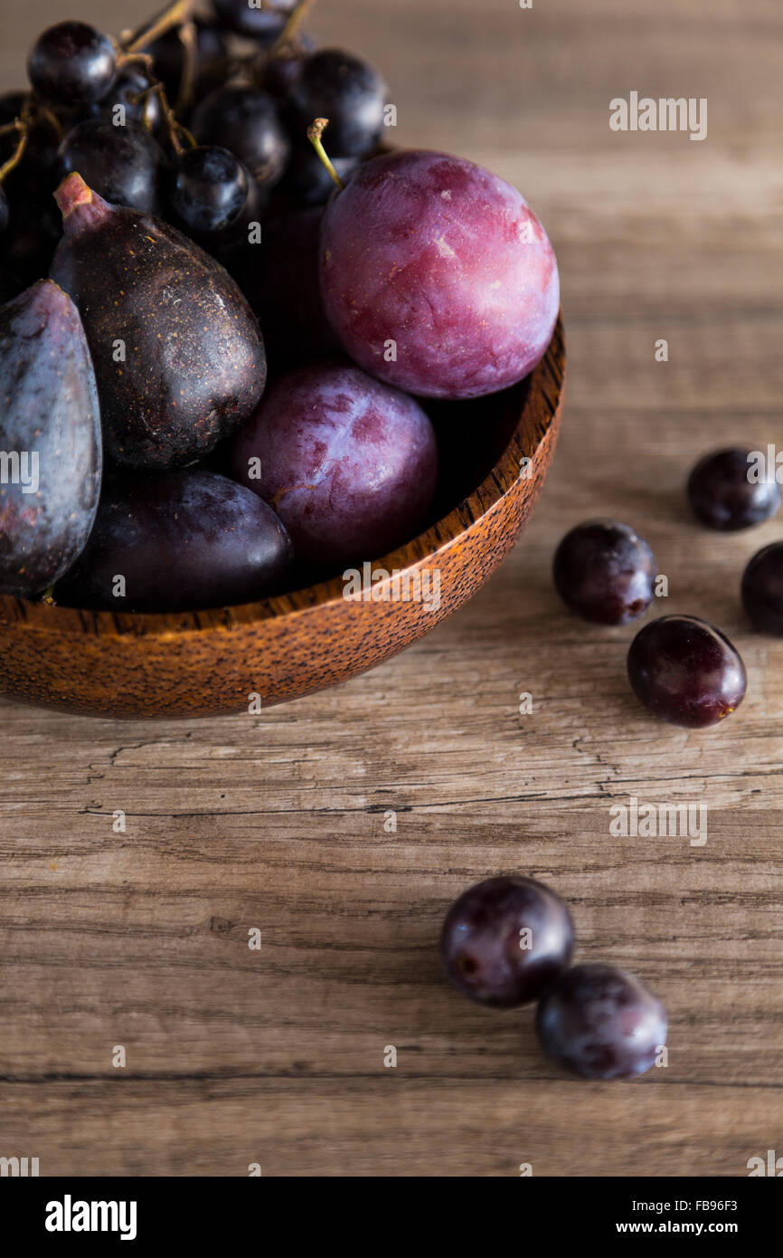 Dunkelviolette saftige frucht -Fotos und -Bildmaterial in hoher ...