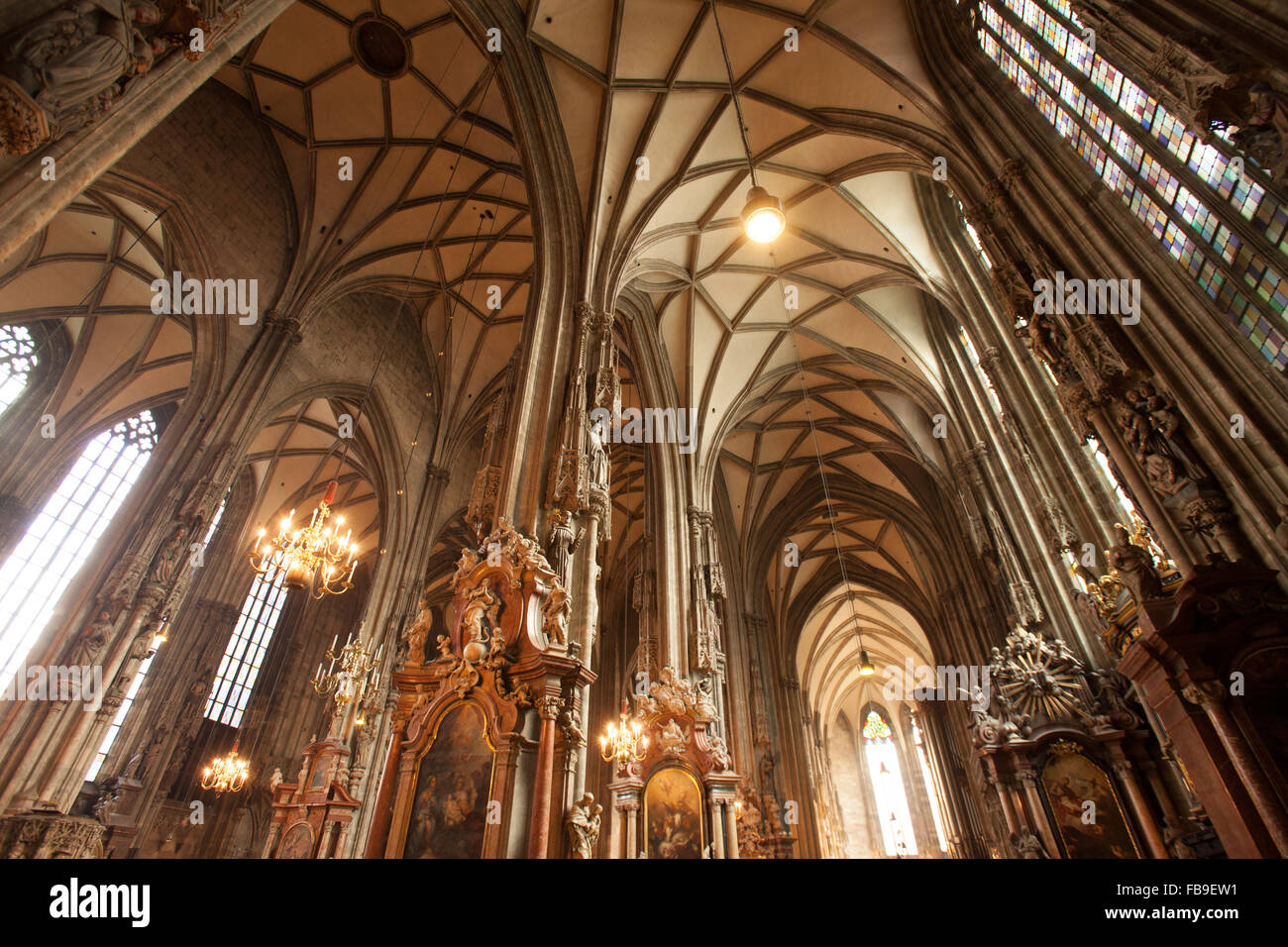 Vienna stephansdom interior -Fotos und -Bildmaterial in hoher Auflösung ...