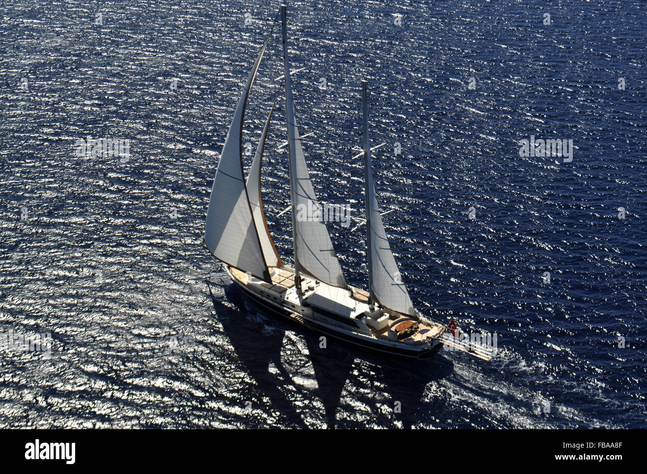 Luxus-Segelboot, das am mittelmeer segelt Stockfotografie - Alamy