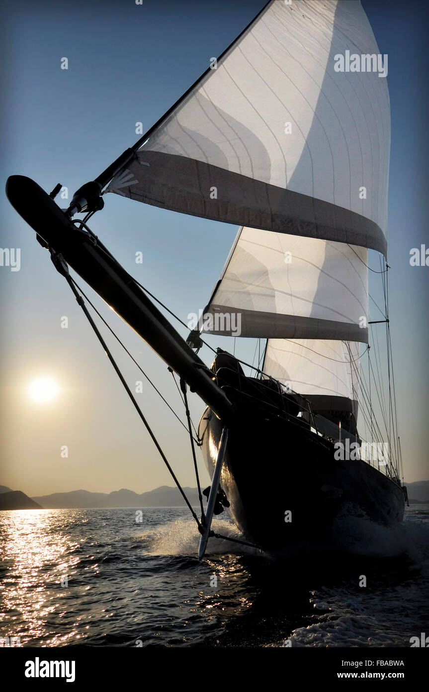 Luxus-Segelboot, das am mittelmeer segelt Stockfotografie - Alamy