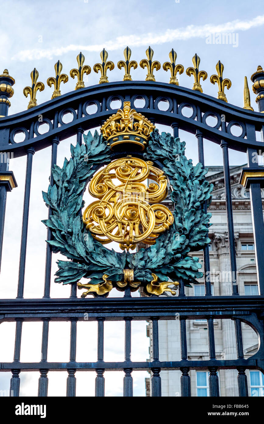 Fancy Buckingham Palace-Logo mit Krone an der Pforte des Buckingham ...
