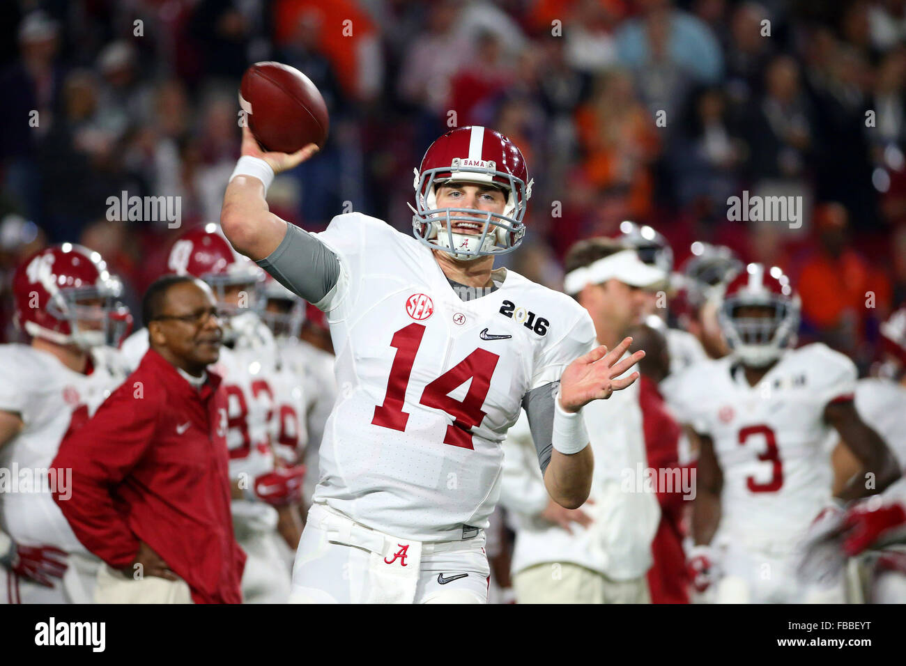11. Januar 2016 wirft Jake Coker #14 von der Alabama Crimson Tide einen ...