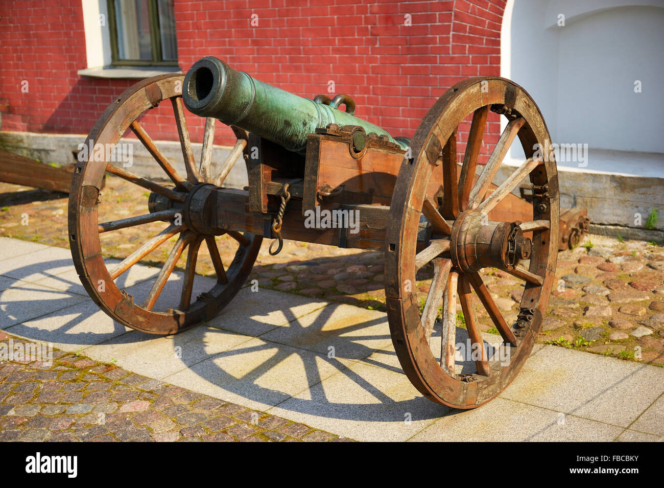 Braune kanone -Fotos und -Bildmaterial in hoher Auflösung – Alamy