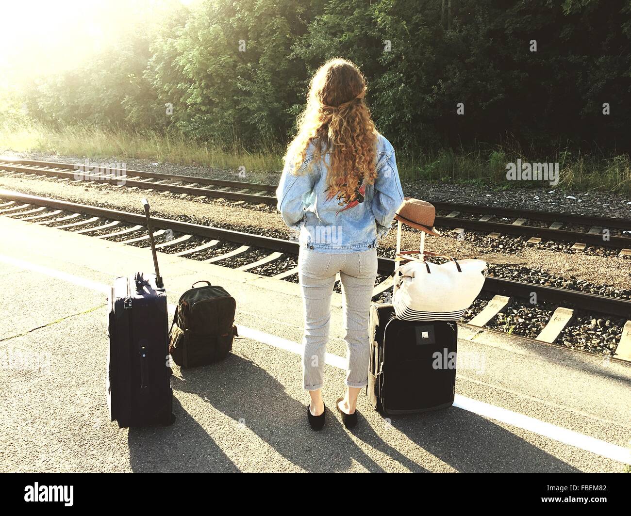Frau Am Bahnsteig Stockfotos und -bilder Kaufen - Alamy