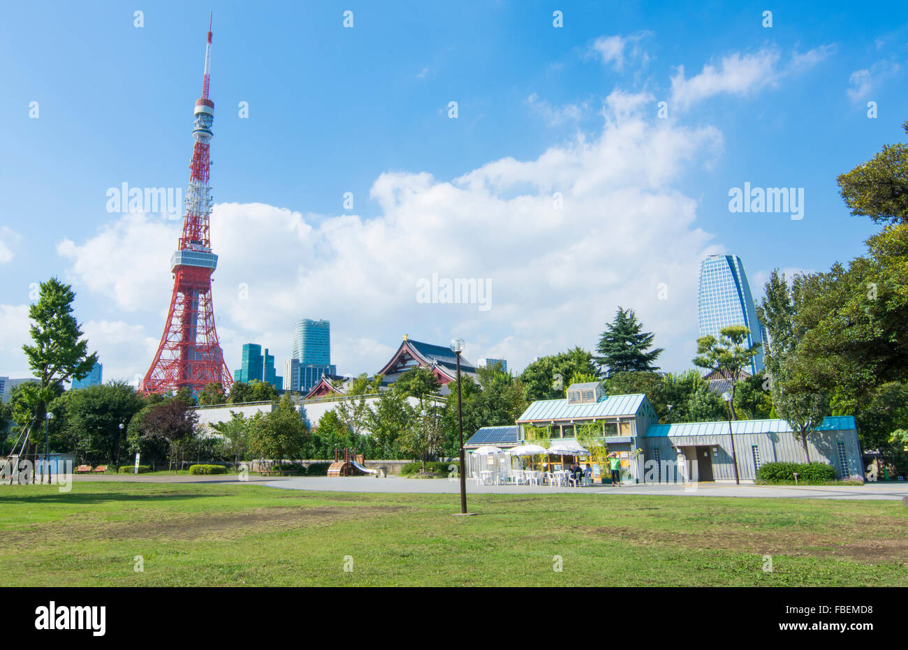Tokyo Japan Scenic Tokyo Tower und den Zojo-Ji-Tempel in Shiba ...