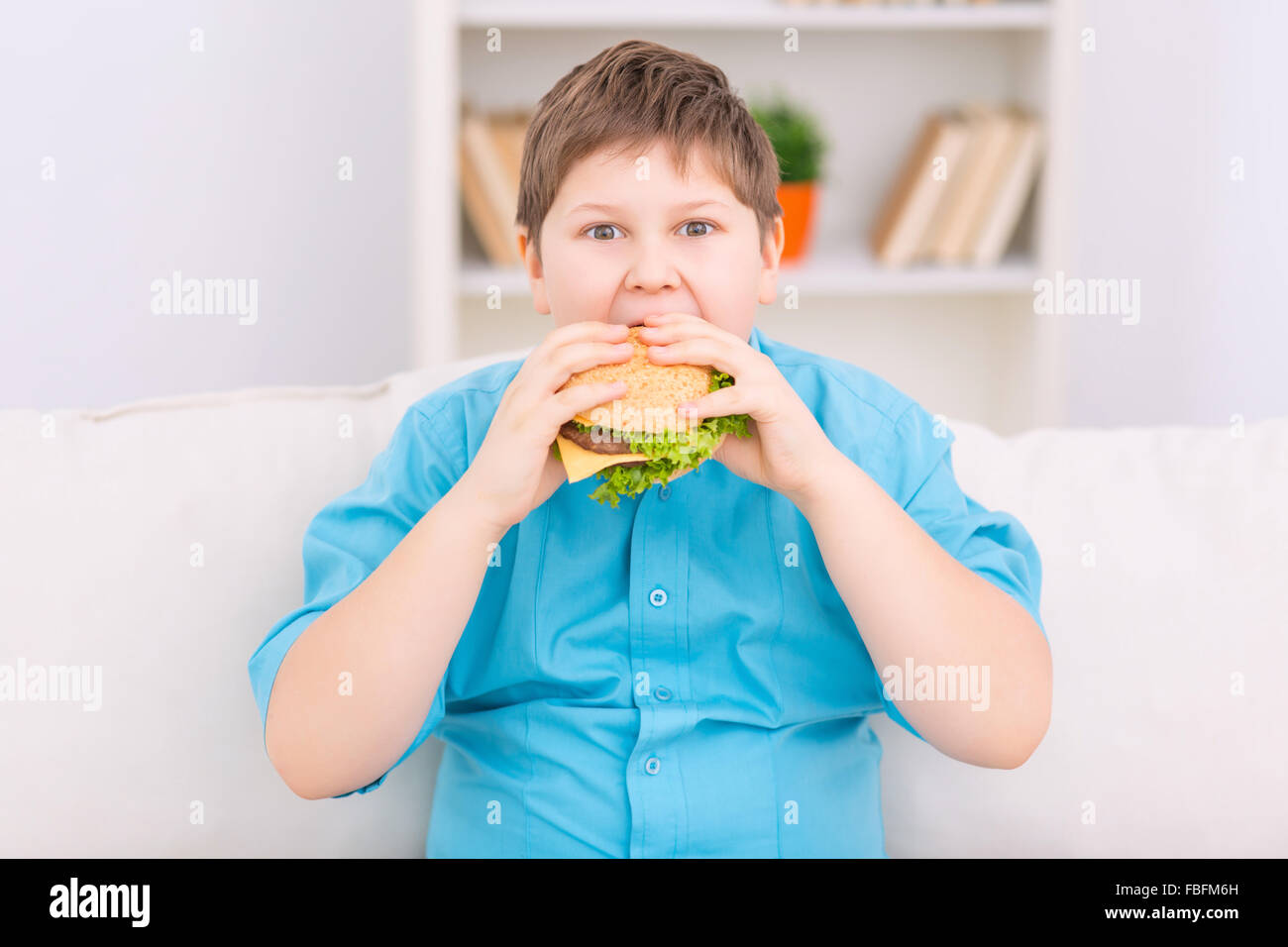 Molliges kind -Fotos und -Bildmaterial in hoher Auflösung - Seite 2 - Alamy