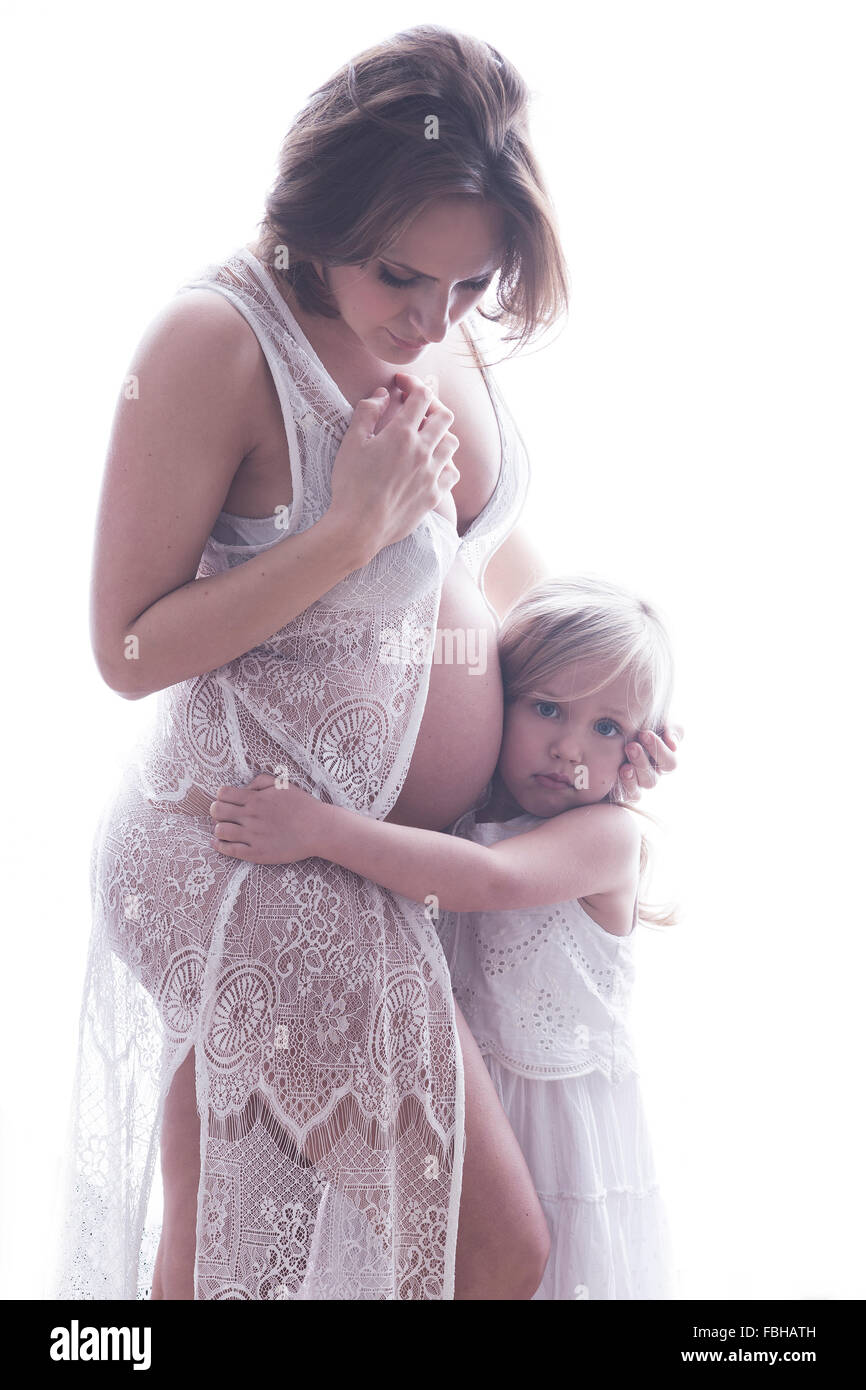 Mädchen schwanger -Fotos und -Bildmaterial in hoher Auflösung – Alamy