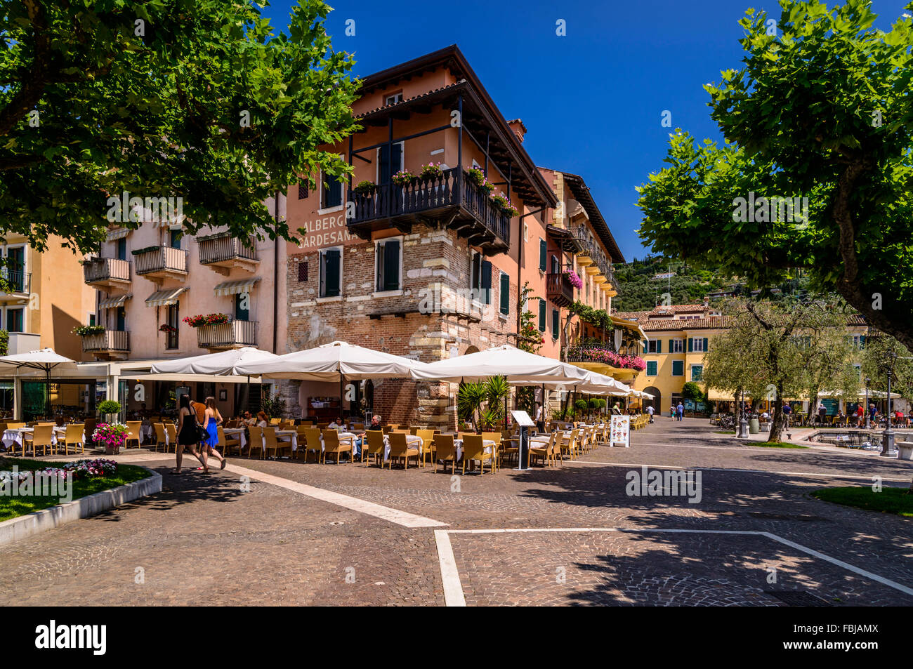 Torri del benaco lake garda -Fotos und -Bildmaterial in hoher Auflösung ...