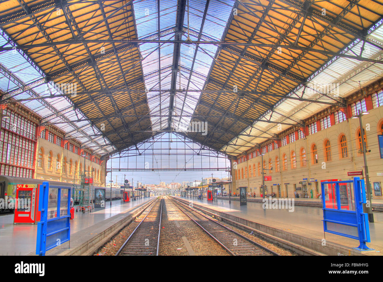 Die bahnsteige -Fotos und -Bildmaterial in hoher Auflösung – Alamy
