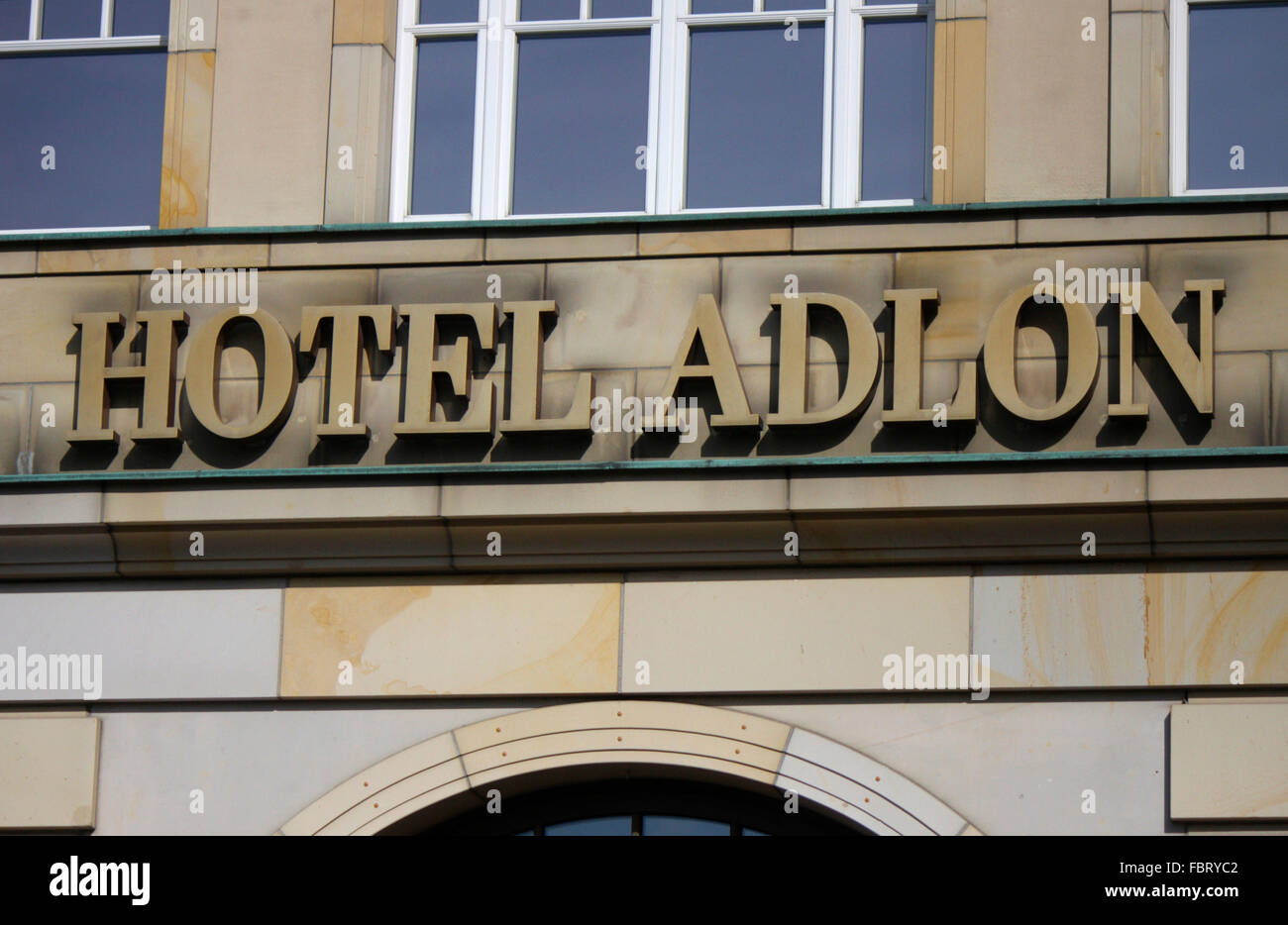 Logo hotel adlon -Fotos und -Bildmaterial in hoher Auflösung – Alamy
