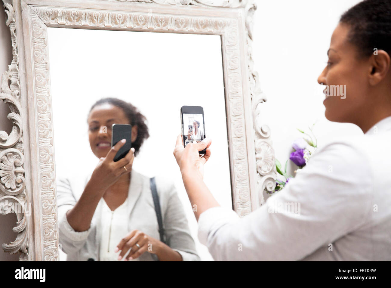 Woman Taking Mirror Selfie Smartphone Fotos Und Bildmaterial In Hoher