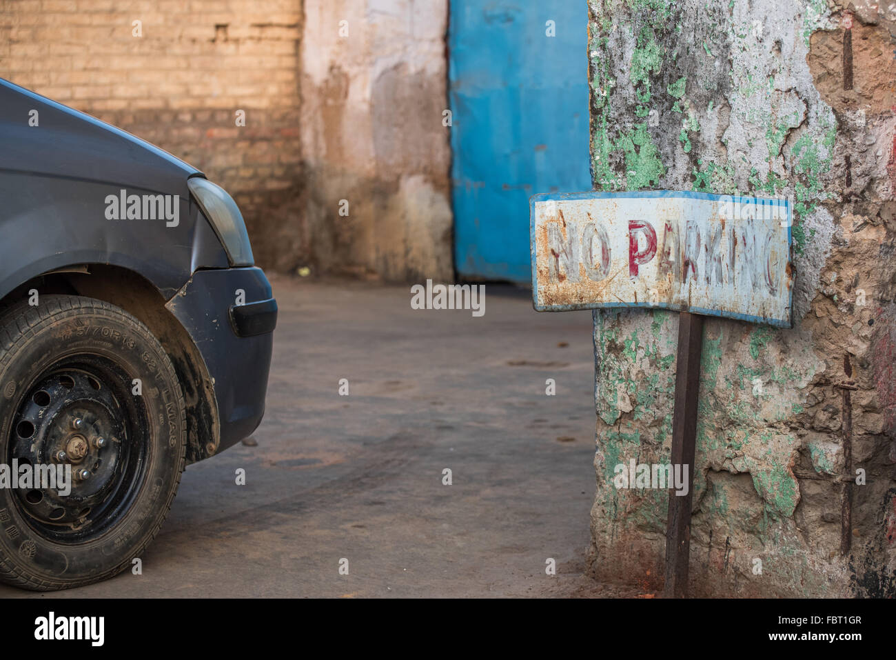 Verbeultes zeichen -Fotos und -Bildmaterial in hoher Auflösung – Alamy
