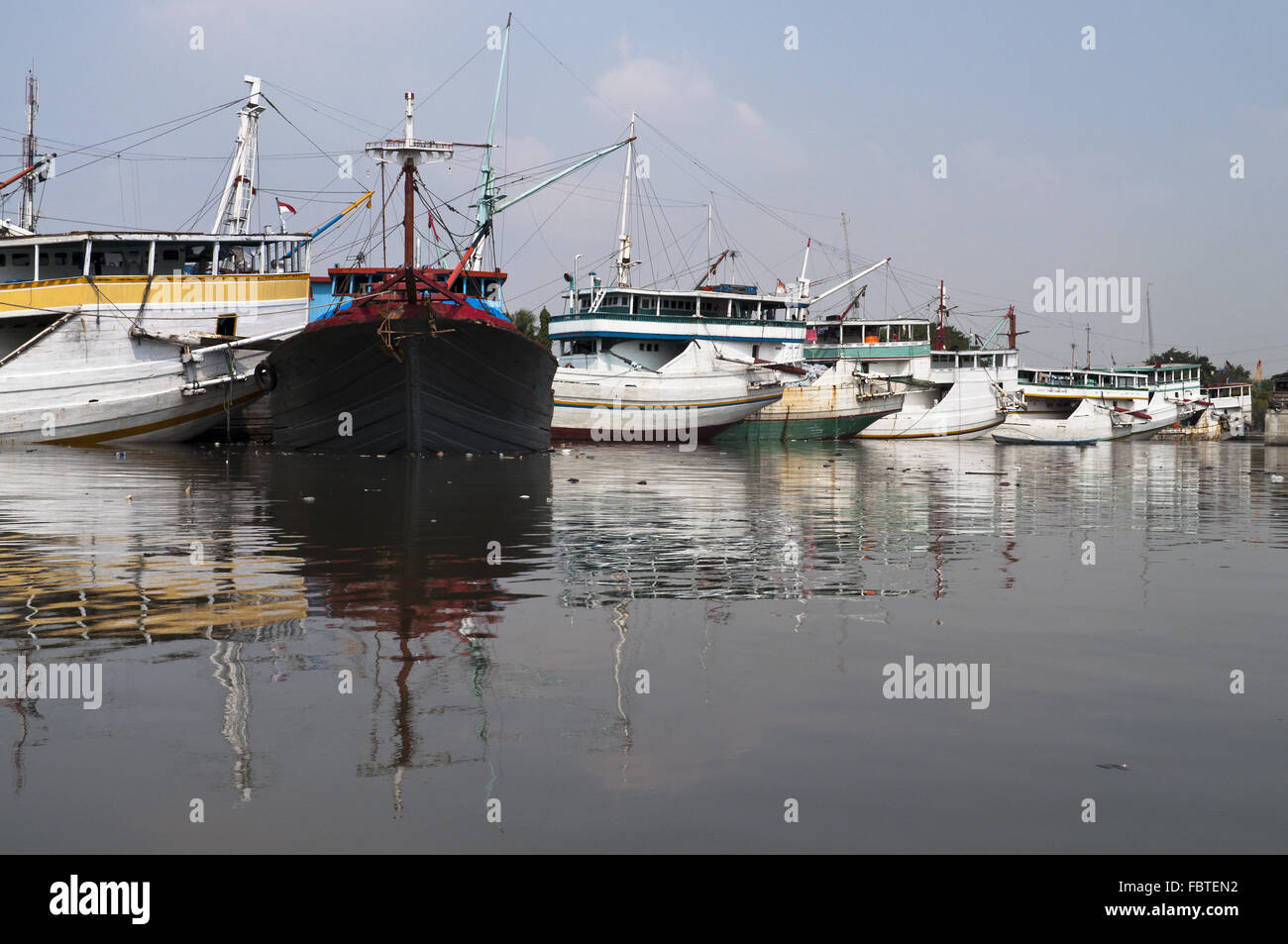 Alte boote im hafen -Fotos und -Bildmaterial in hoher Auflösung – Alamy