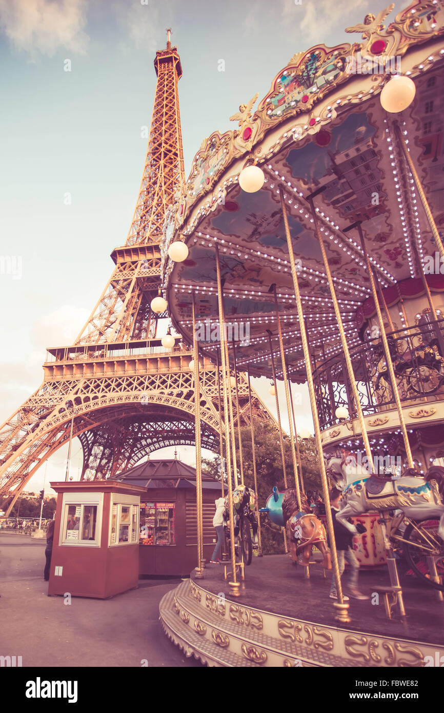 Karussell frankreich paris wahrzeichen -Fotos und -Bildmaterial in ...