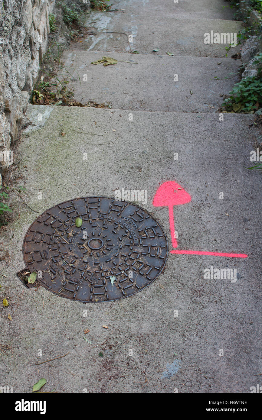 Pfeil nach unten -Fotos und -Bildmaterial in hoher Auflösung – Alamy