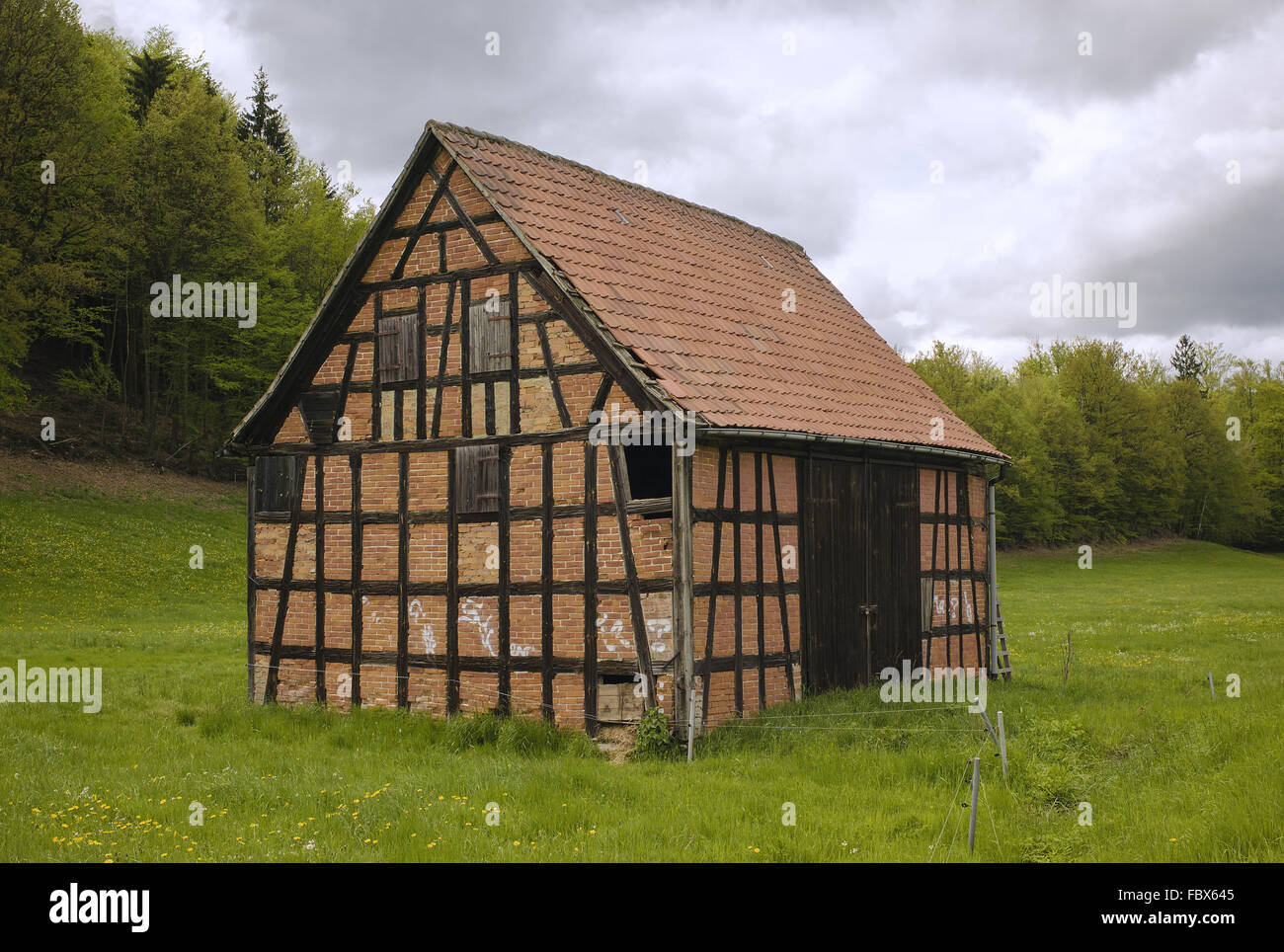 Fachwerk scheunen -Fotos und -Bildmaterial in hoher Auflösung – Alamy