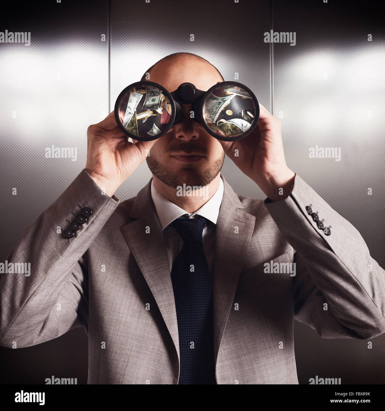 Geld finden -Fotos und -Bildmaterial in hoher Auflösung – Alamy