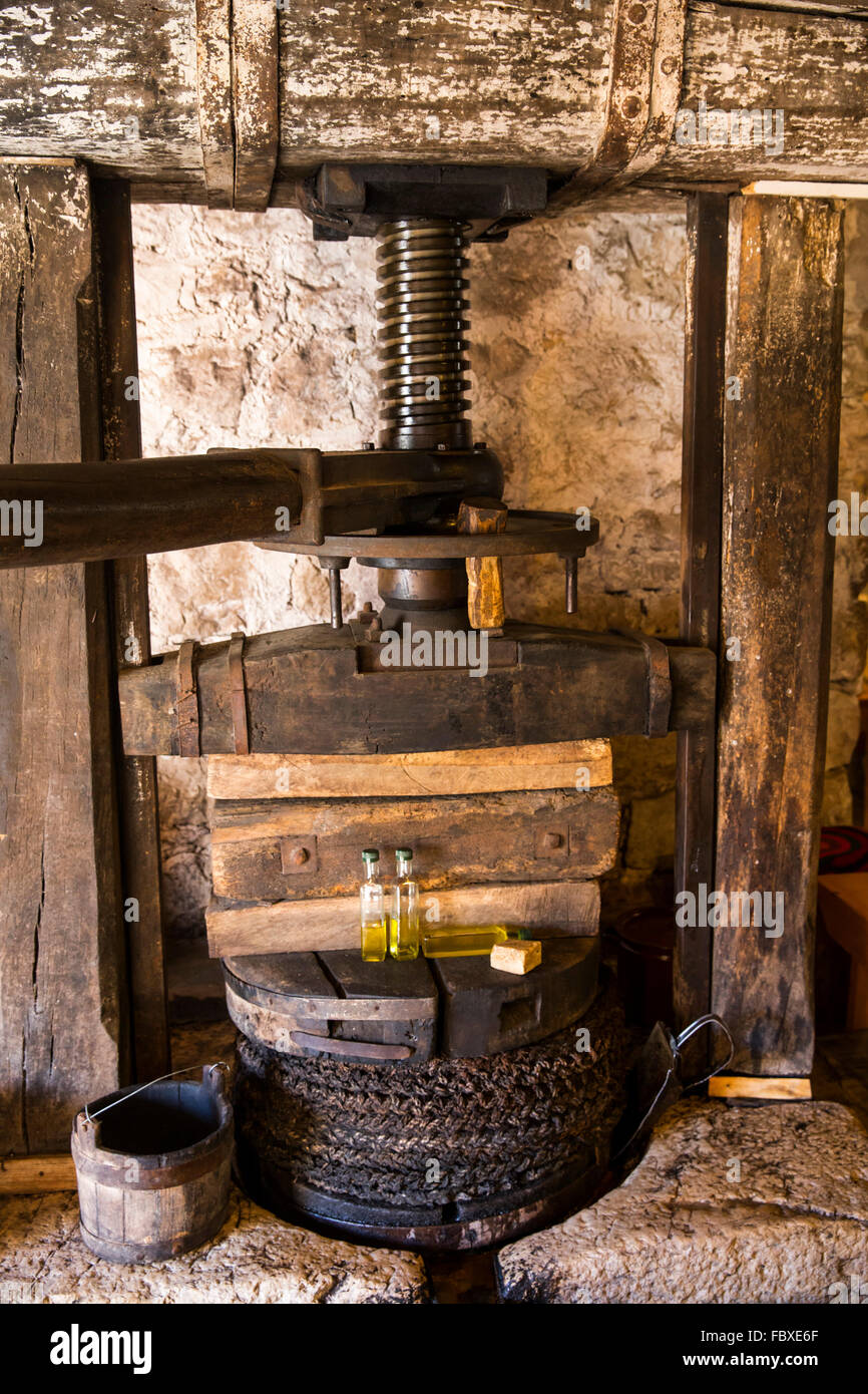 Ancient olive press -Fotos und -Bildmaterial in hoher Auflösung – Alamy