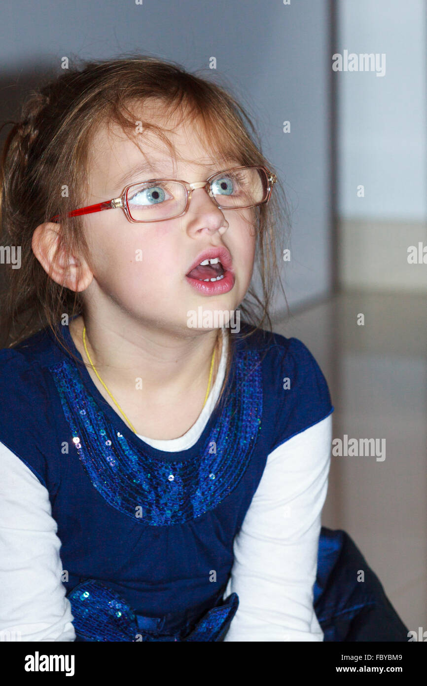 Kind offen mund -Fotos und -Bildmaterial in hoher Auflösung – Alamy