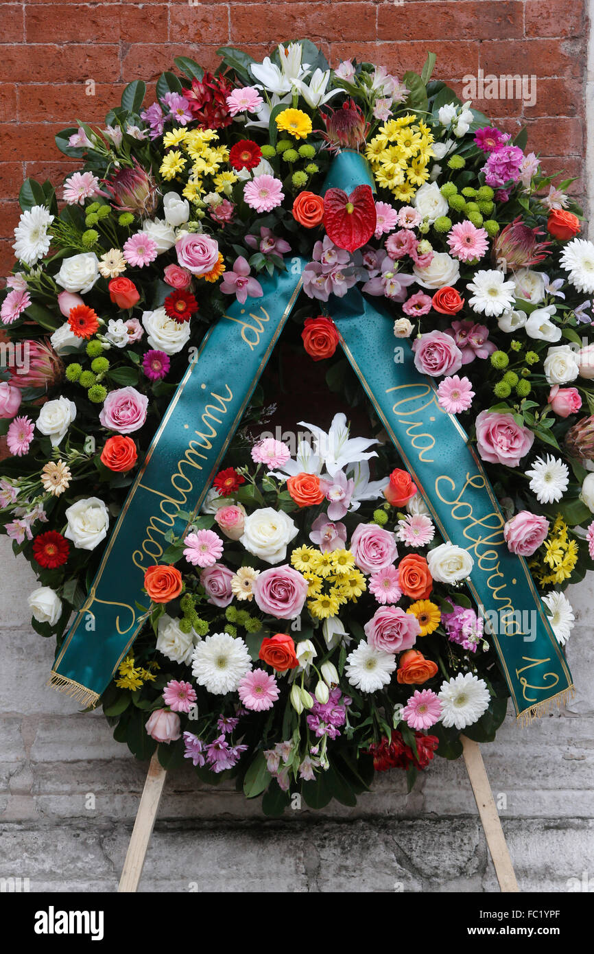 Beerdigung blume -Fotos und -Bildmaterial in hoher Auflösung – Alamy