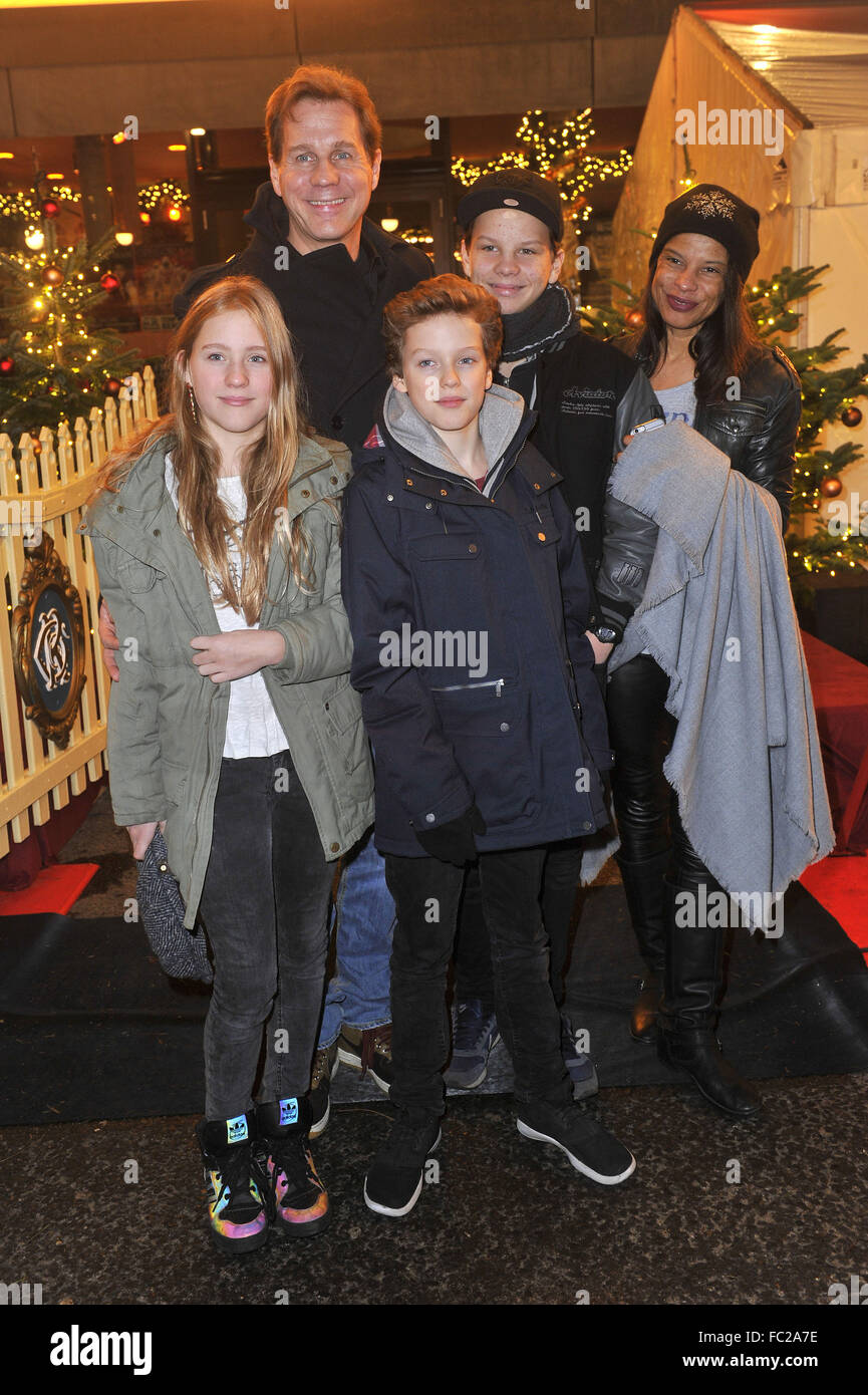 Roncalli Weihnachtscircus im Tempodrom Berlin-Mitte mit: Ackie Brown ...