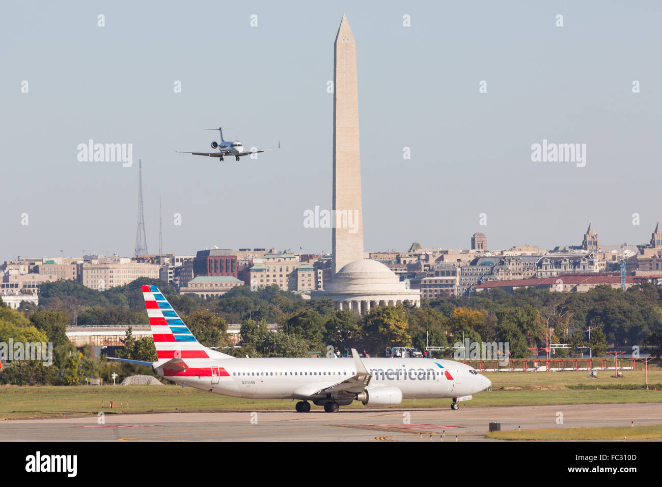 Flugzeuge taxi denkmal -Fotos und -Bildmaterial in hoher Auflösung – Alamy