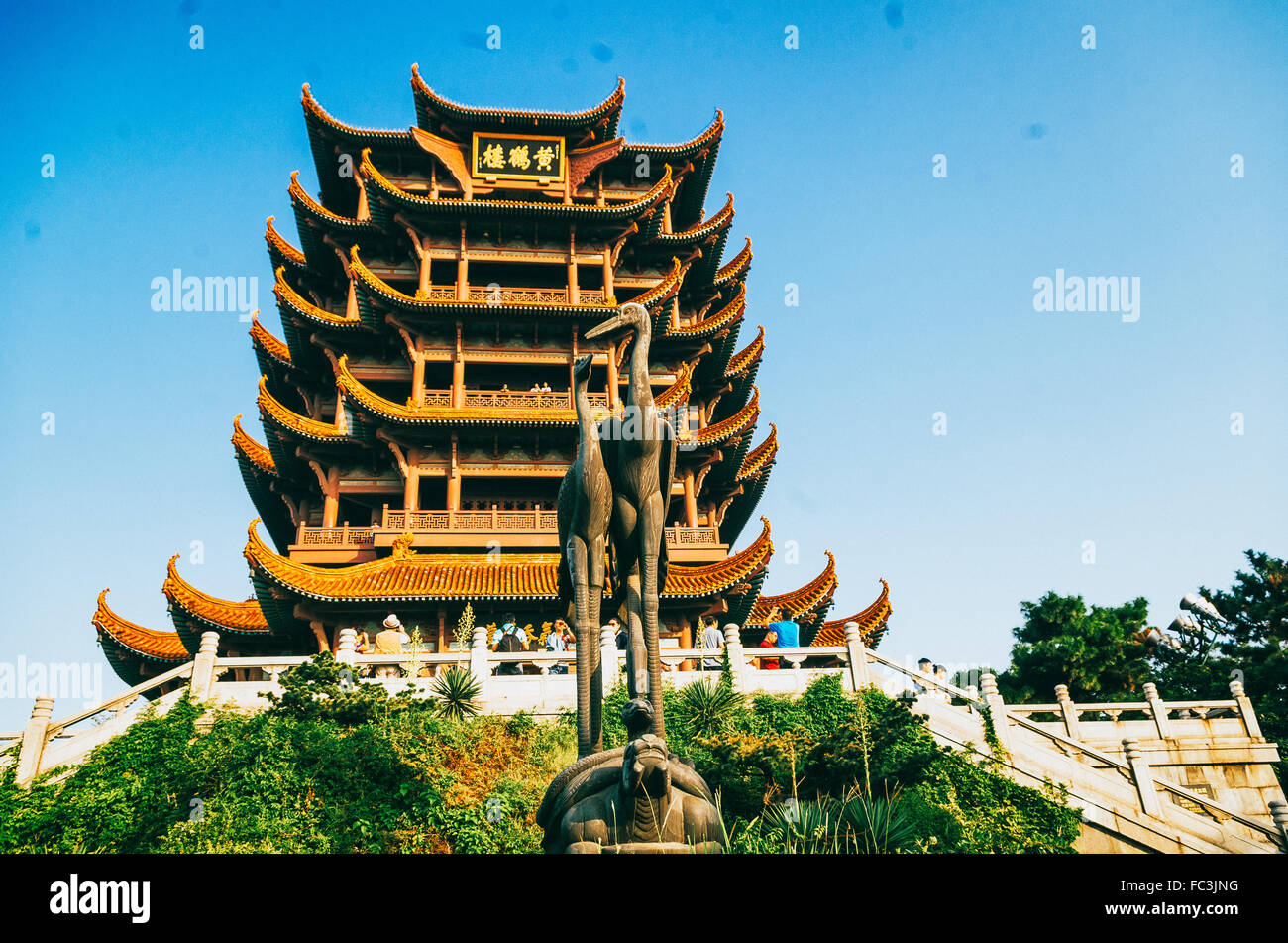 Gelber Kran Wuhan Stockfotos und -bilder Kaufen - Alamy
