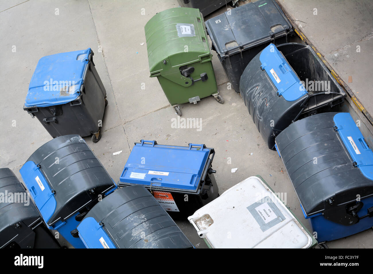 Müllcontainer berlin -Fotos und -Bildmaterial in hoher Auflösung – Alamy