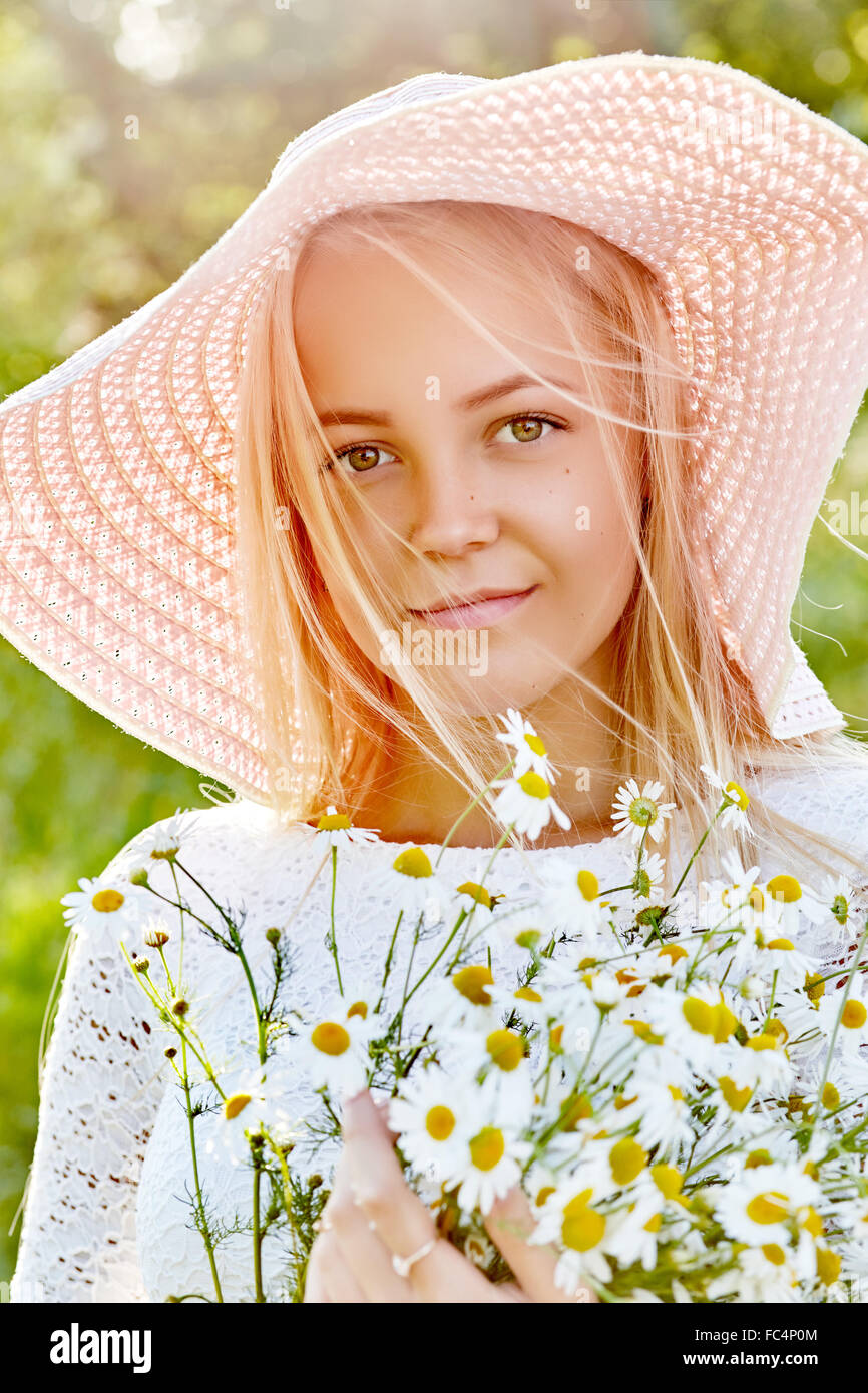 Blonde girl -Fotos und -Bildmaterial in hoher Auflösung – Alamy