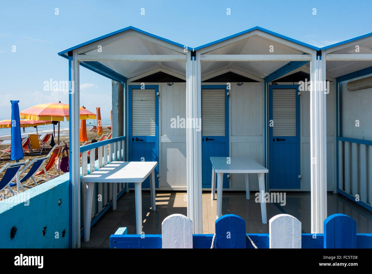 Beachhouse / Umkleidekabinen am Strand in Calambrone, Toskana, Italien ...