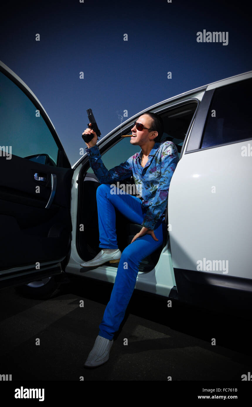 Gangster mit pistole -Fotos und -Bildmaterial in hoher Auflösung – Alamy