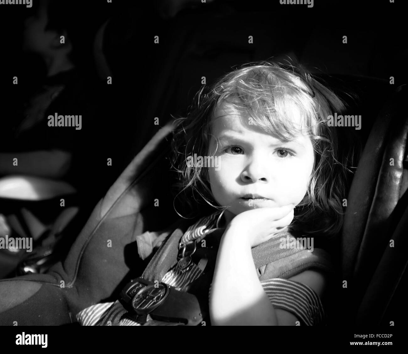 Kind im wagen Stockfotos und -bilder Kaufen - Alamy