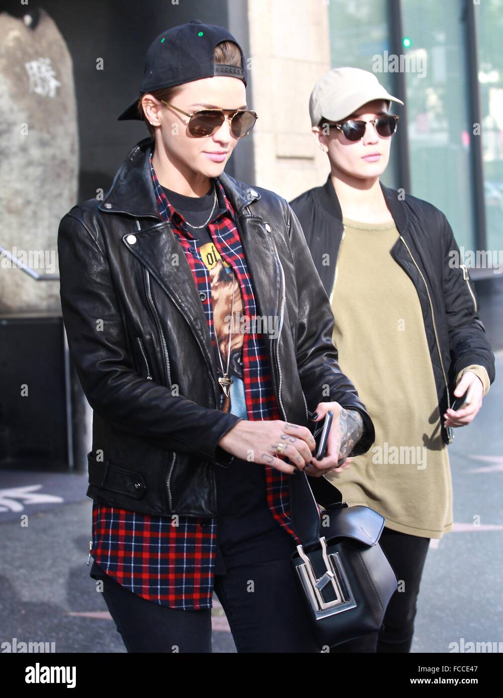Phoebe dahl and ruby rose -Fotos und -Bildmaterial in hoher Auflösung – Alamy