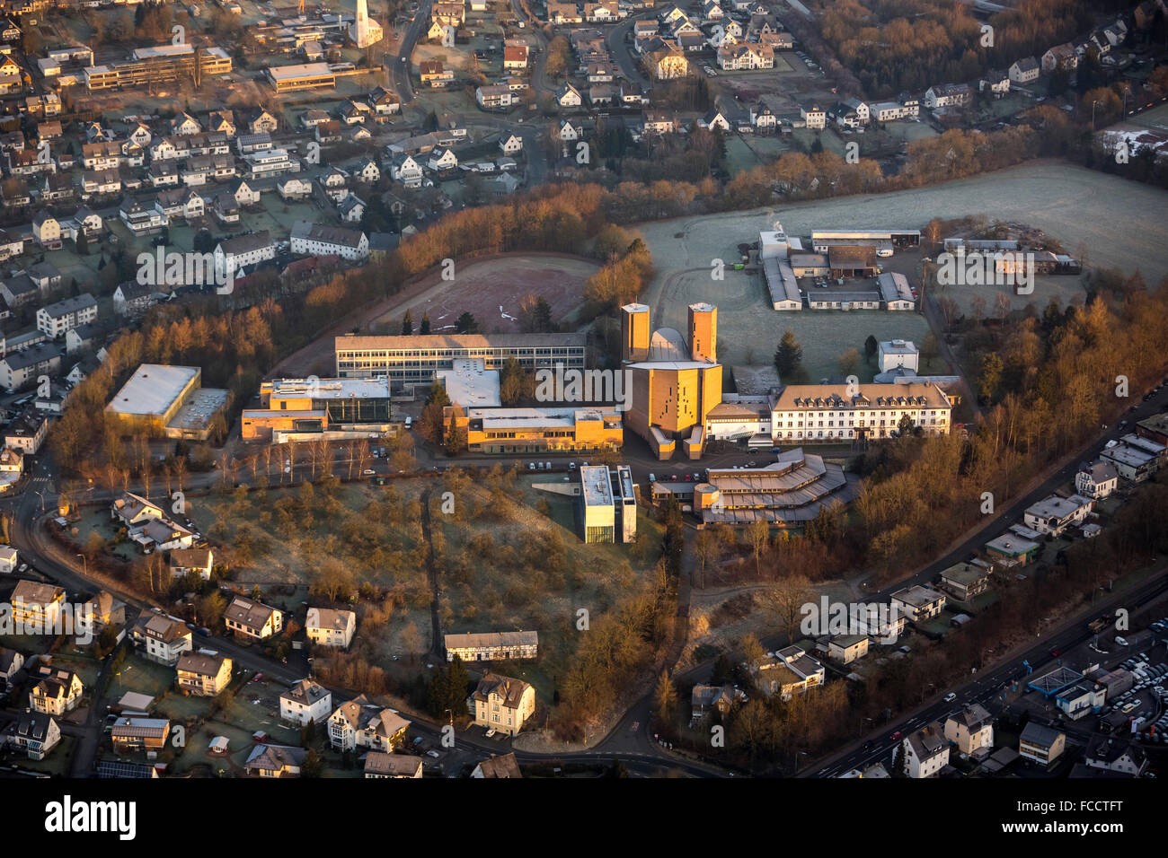 Luftaufnahme, Abtei Abtei zu Meschede im Morgenlicht, Meschede ...