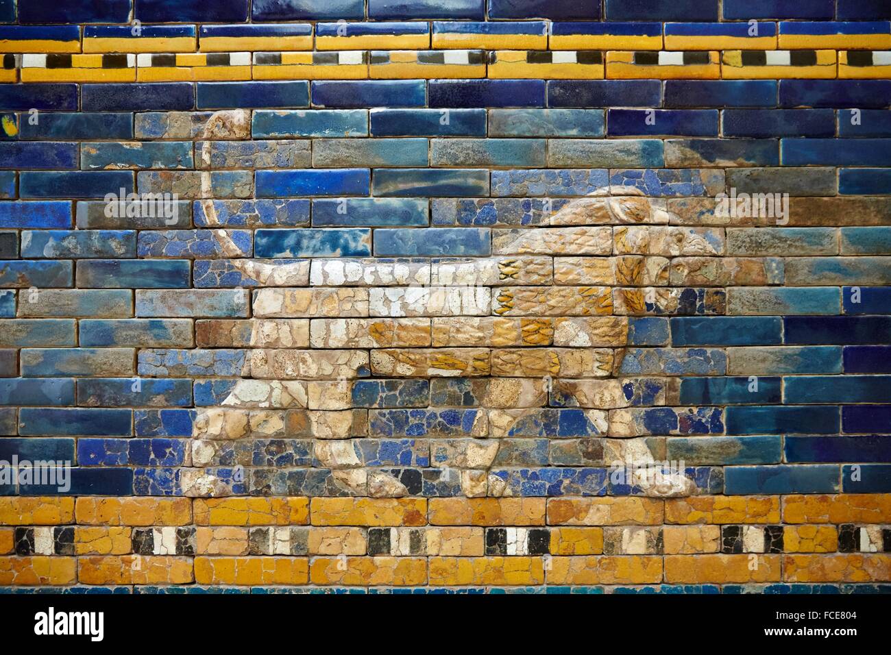 Ischtar-Tor von der antiken Stadt Babylon, Pergamon Museum, Berlin ...
