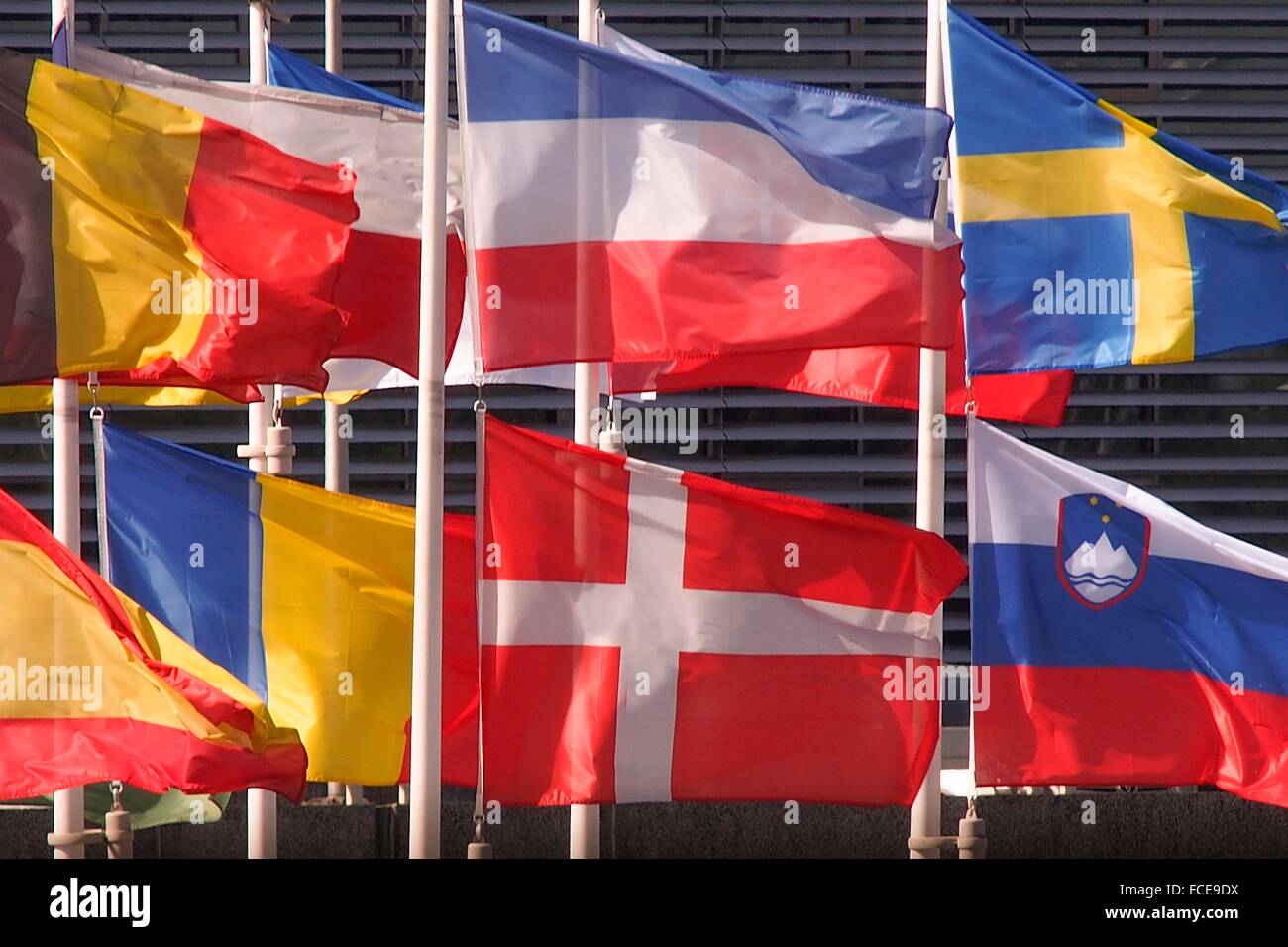 Menschen winken fahnen -Fotos und -Bildmaterial in hoher Auflösung – Alamy