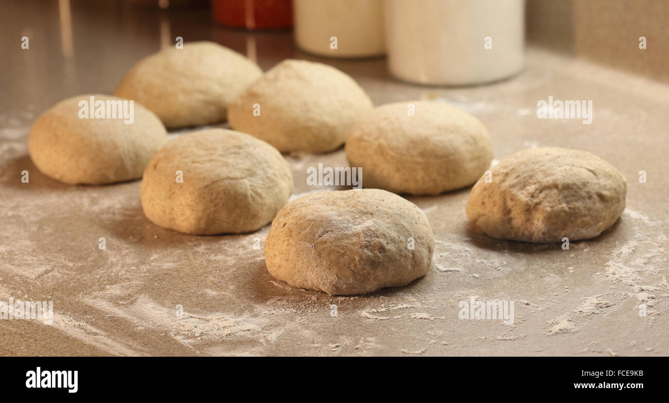Pizza pizzateig -Fotos und -Bildmaterial in hoher Auflösung – Alamy