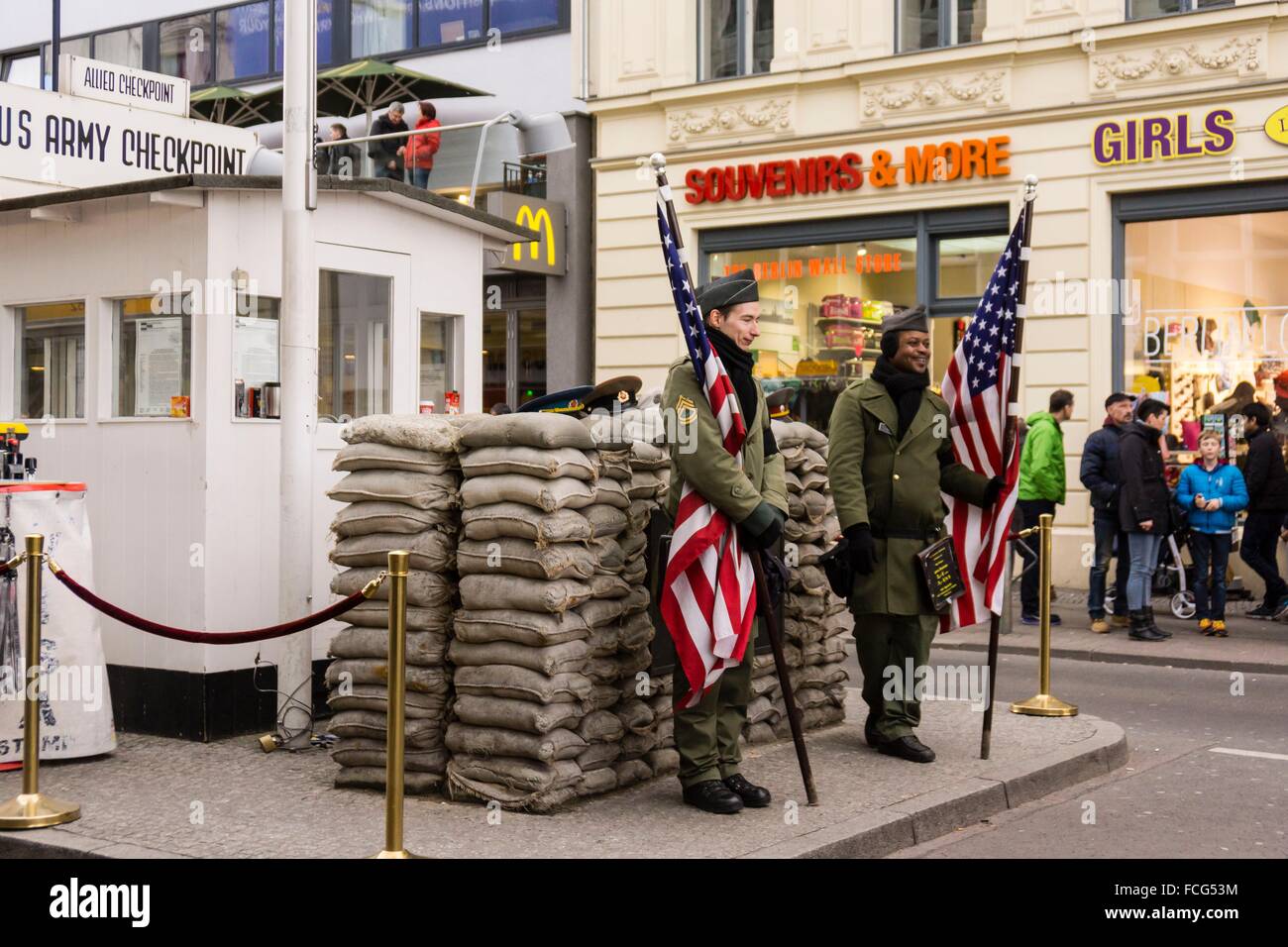 Checkpoint charlie restaurant -Fotos und -Bildmaterial in hoher ...