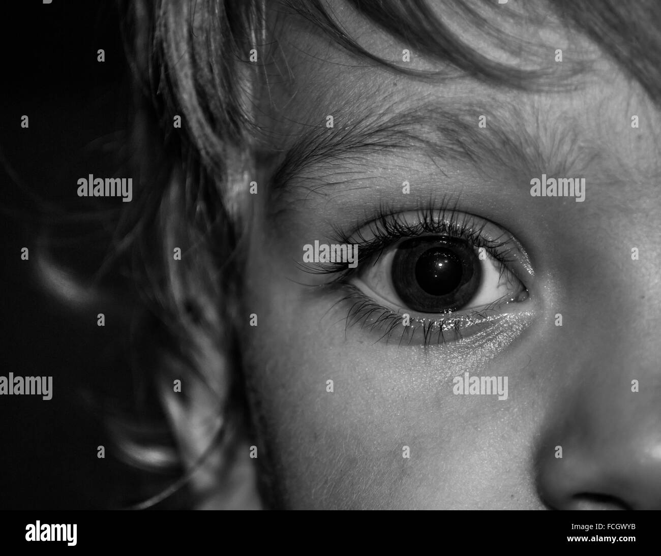 Kinder beobachtung -Fotos und -Bildmaterial in hoher Auflösung – Alamy