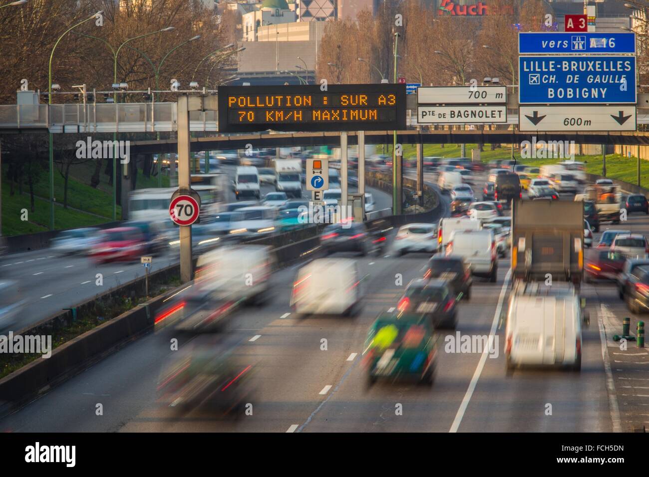 Verschmutzungswarnung in paris -Fotos und -Bildmaterial in hoher ...