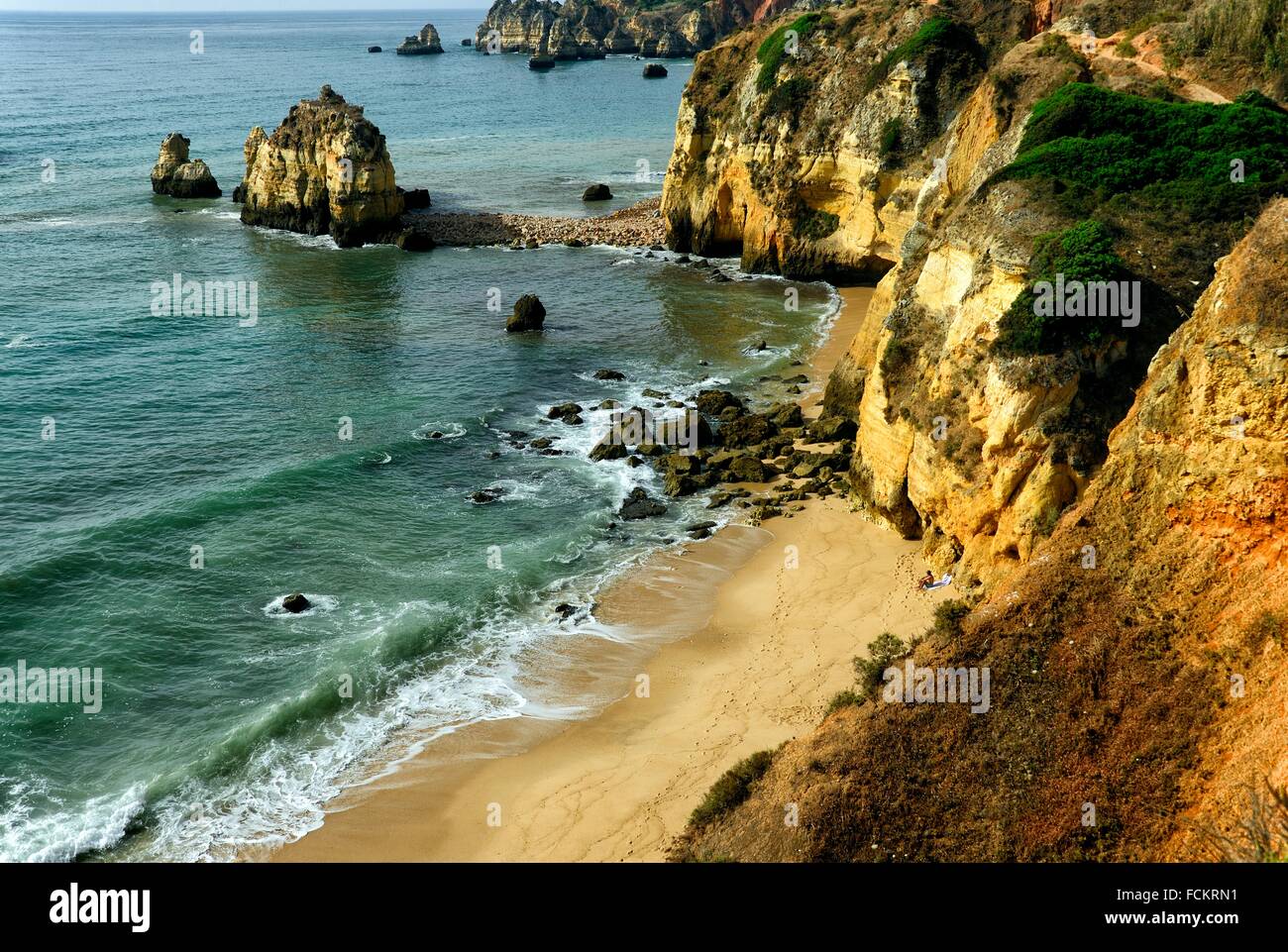 Menschen auf pinhao beach lagos -Fotos und -Bildmaterial in hoher ...