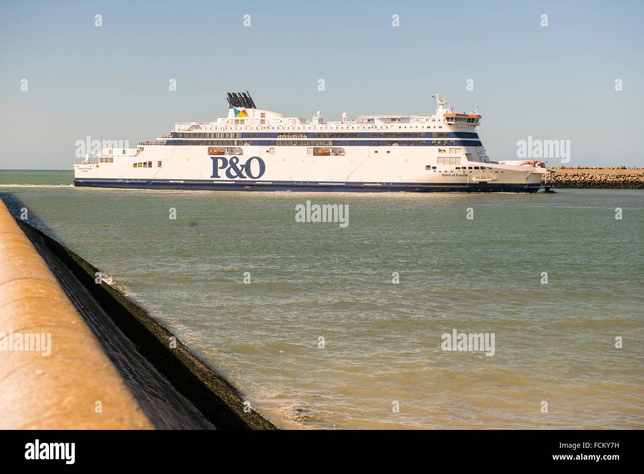 Color line ferry boat in -Fotos und -Bildmaterial in hoher Auflösung ...