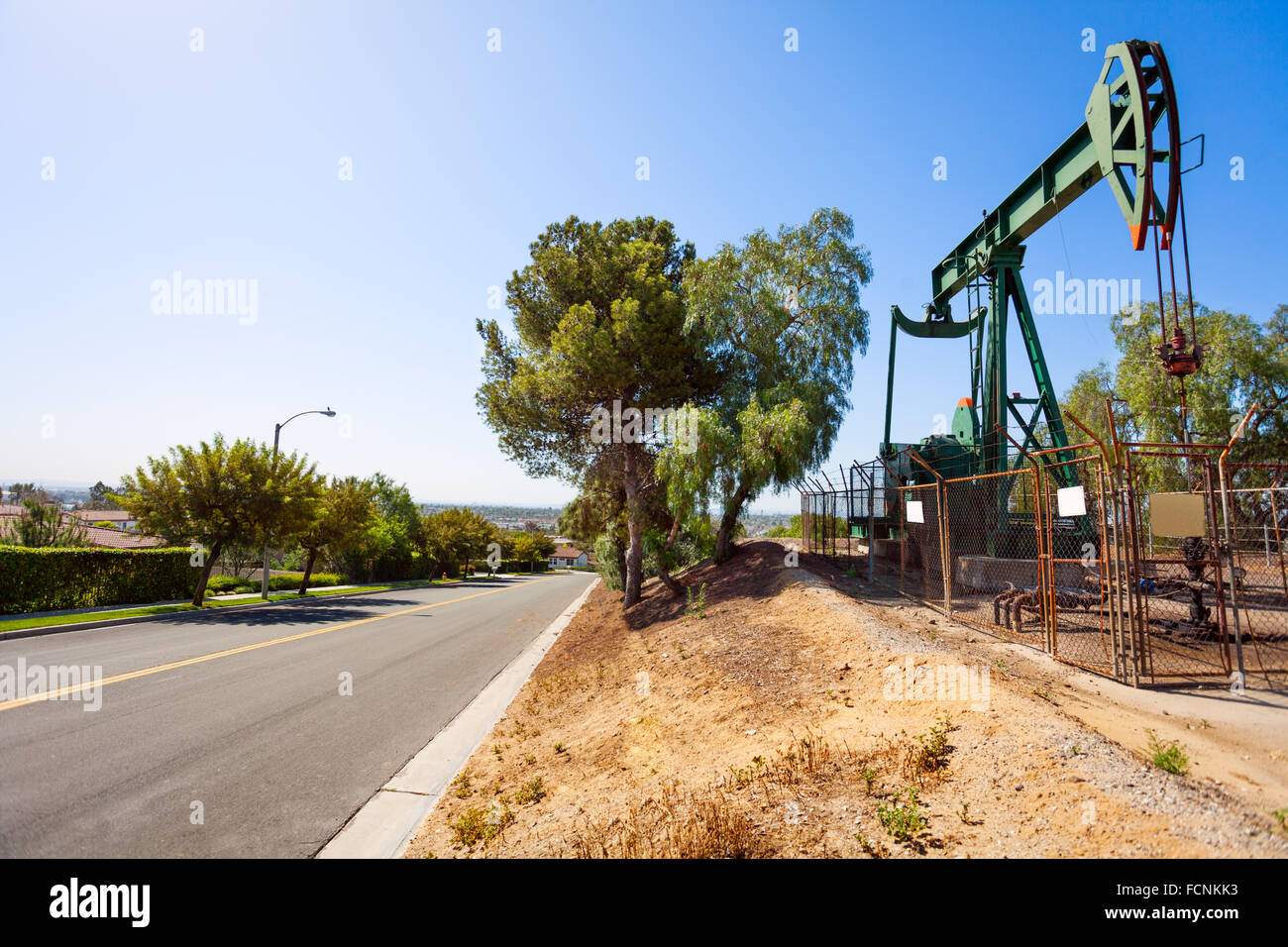 Crude oil extraction -Fotos und -Bildmaterial in hoher Auflösung – Alamy