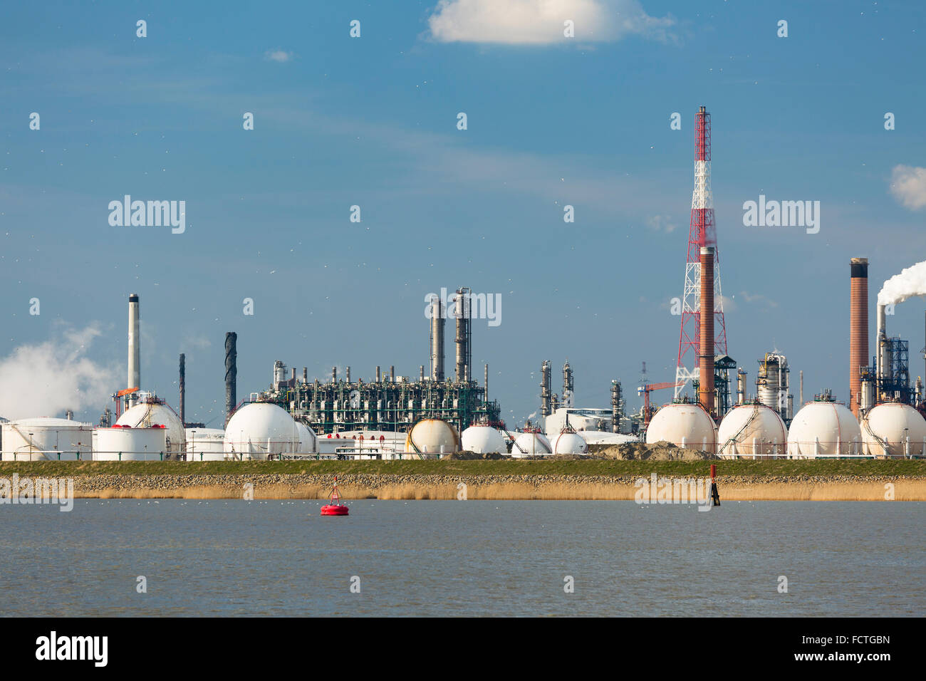 Chemietanks tank -Fotos und -Bildmaterial in hoher Auflösung - Seite 2 ...