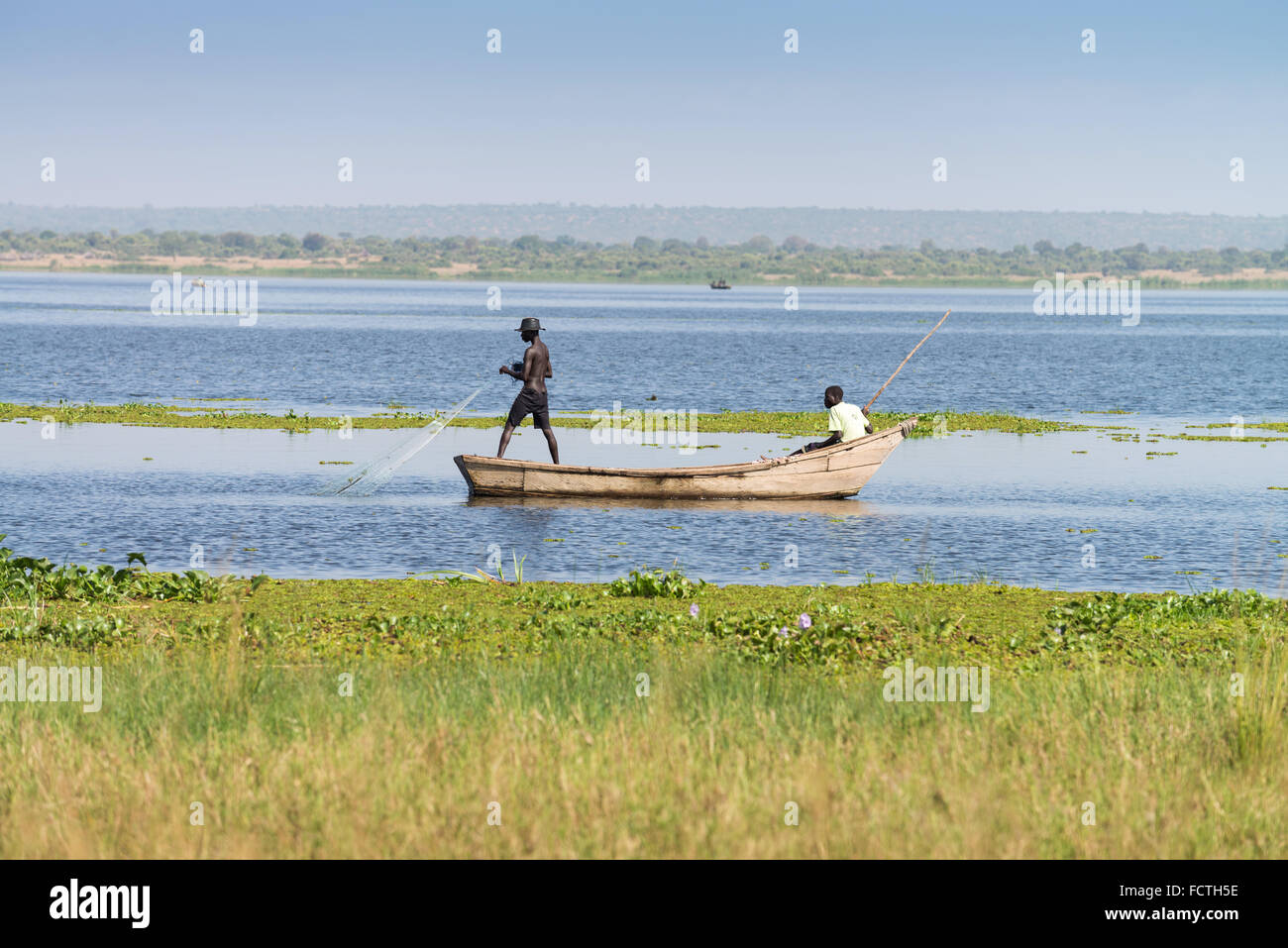 Fischer im Boot auf dem Fluss Nil, Murchison Falls National Park ...