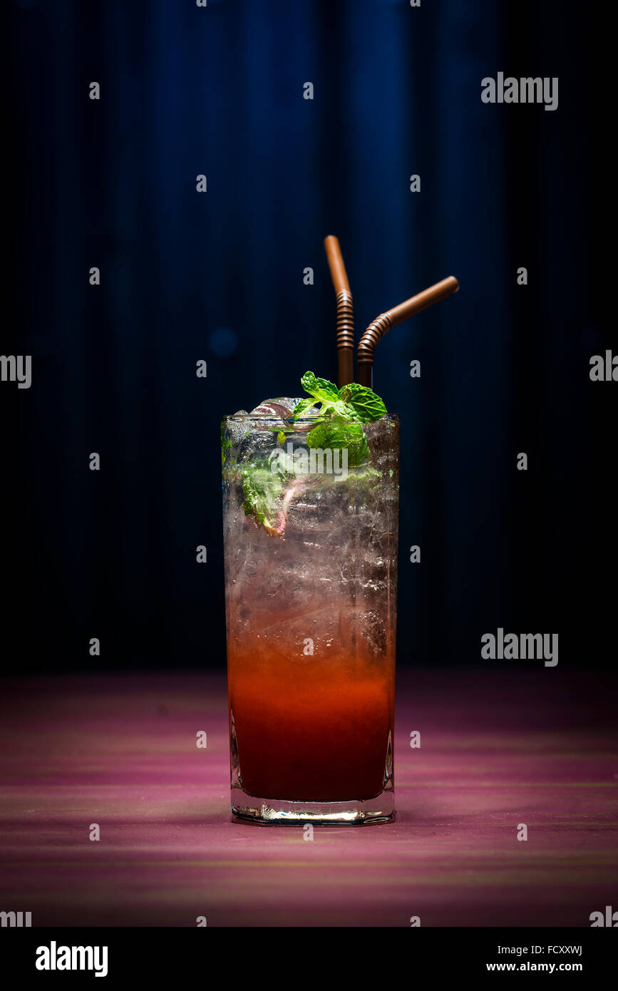 Trendige cocktailbar -Fotos und -Bildmaterial in hoher Auflösung – Alamy