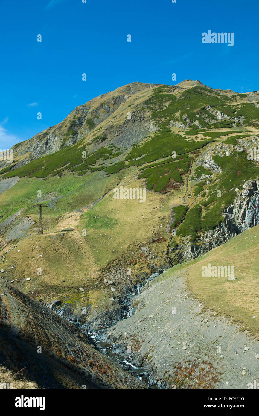 iGeorgien, Kachetien, Landschaft in der Bergregion Tuschetien eine der ...