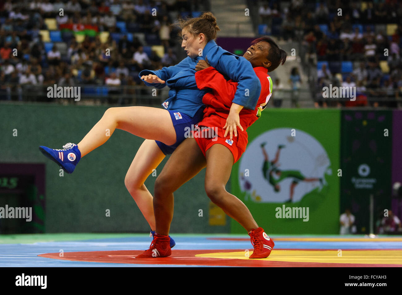 Sarah Loko (FRA, rot) Vs Ecaterina Cretu (MDA, blau). Bronze Medal ...